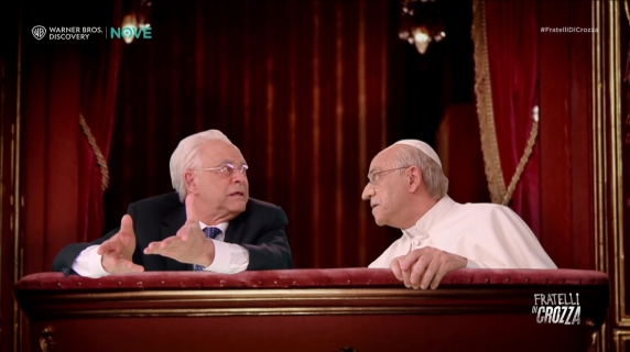 Crozza si sdoppia, il dialogo surreale tra Mattarella e papa Leone ...