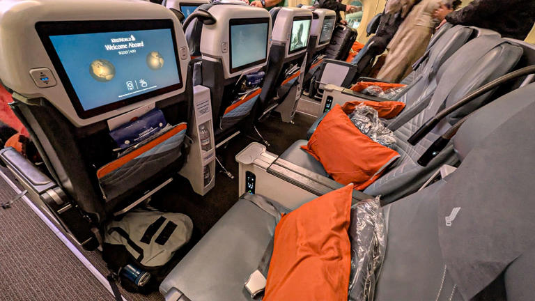 What Singapore Airlines' luxurious premium economy seats actually cost ...