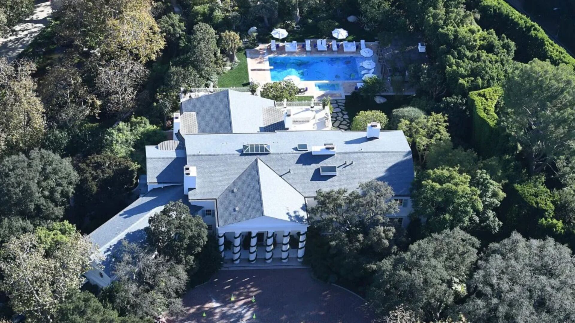 Jeff Bezos plaatst ruimteschip in de achtertuin van zijn villa van ...
