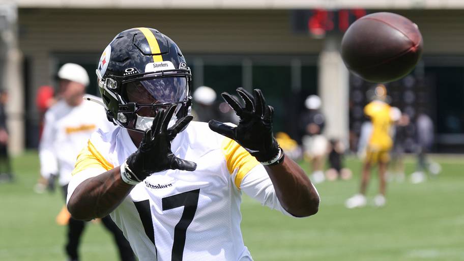 Steelers OTAs: Germie Bernard leads WRs at practice
