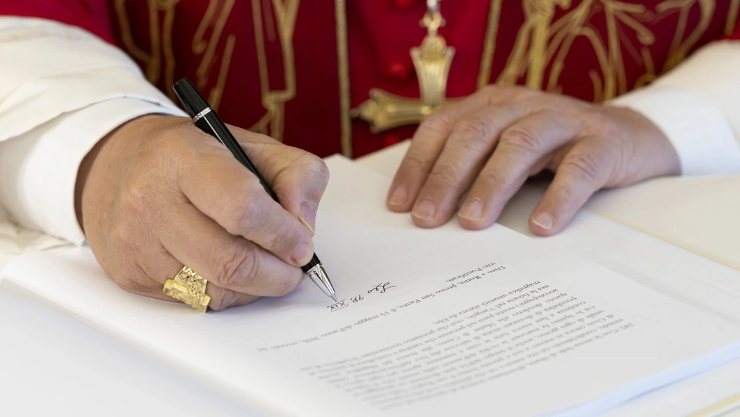 Pope Leo XIV calls for global action to 'disarm AI'