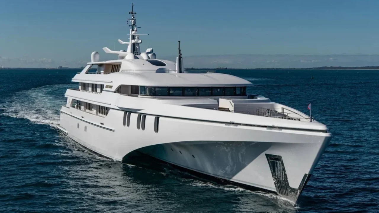 Singaporean paint billionaire built a $100,000,000 superyacht around ...