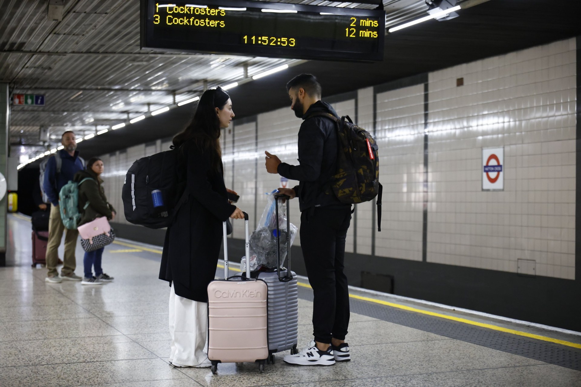 Burst pipe closes Elizabeth line between London and Heathrow