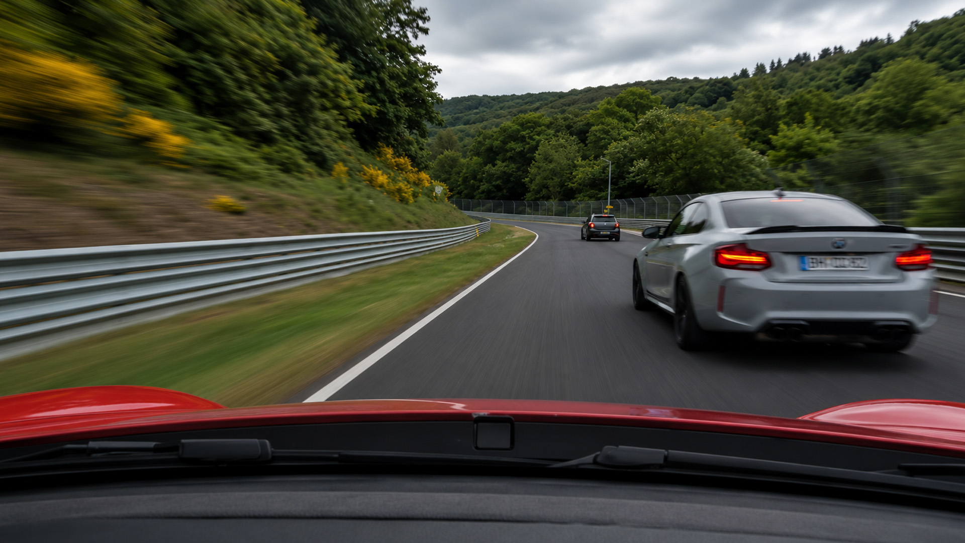 Close call between Porsche GT3 and BMW M2 on track