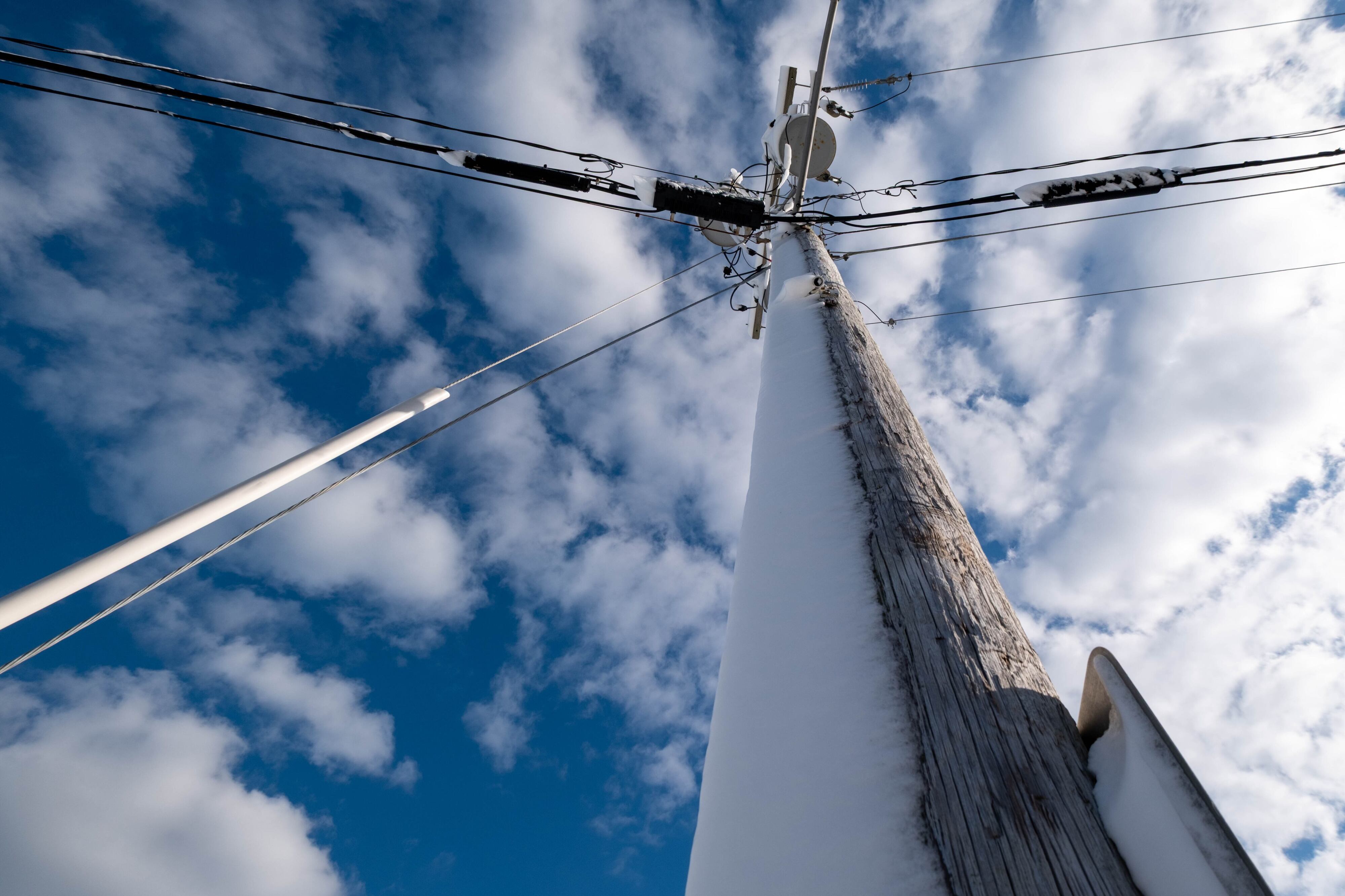Mass. weather: High winds, dangerous gusts dominate forecast