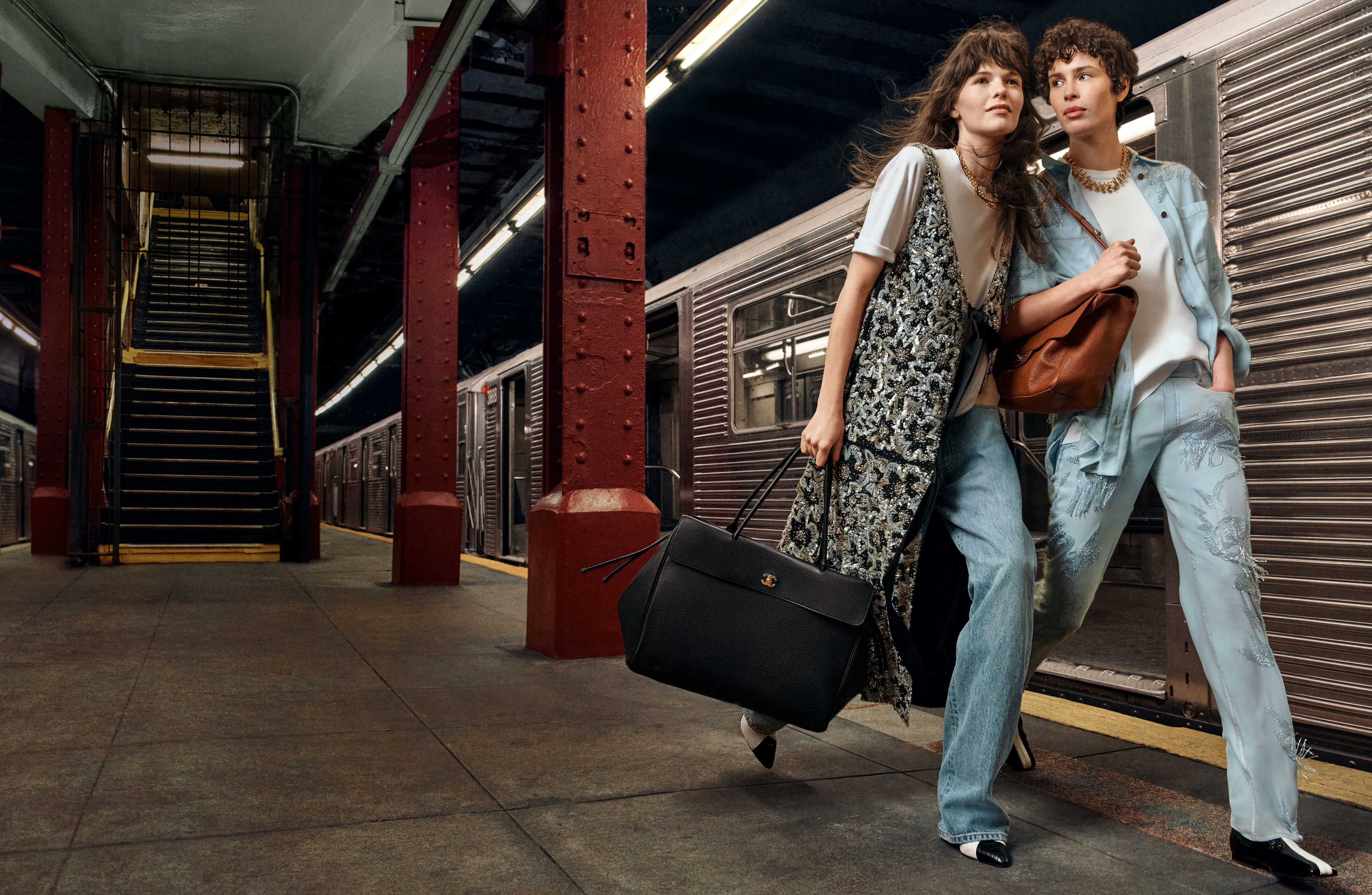Wil je zien: de prachtige Métiers d'Art-campagne van Chanel