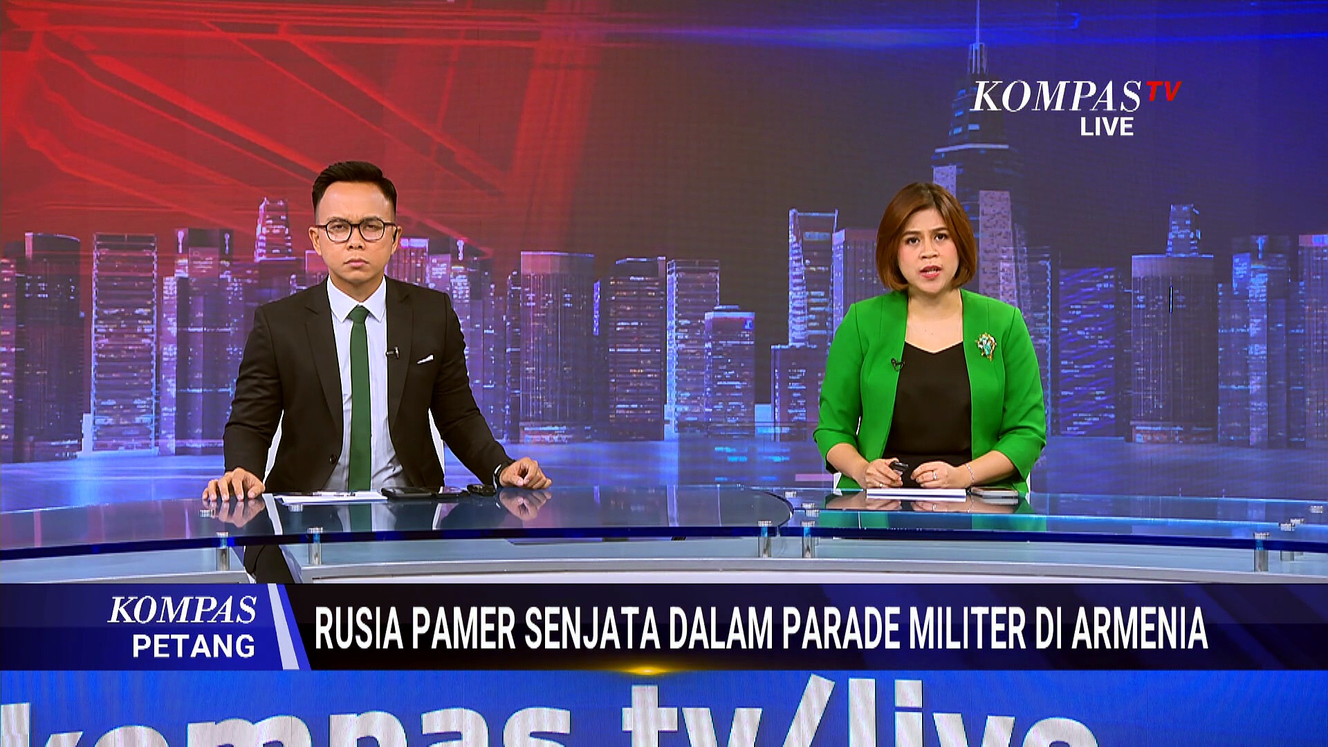 Pamer! Rusia tunjukkan Sukhoi dan roket tempur dalam parade militer di ...