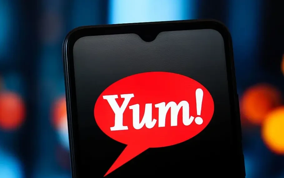 Yum! Brands in talks to sell Pizza Hut amid retro push