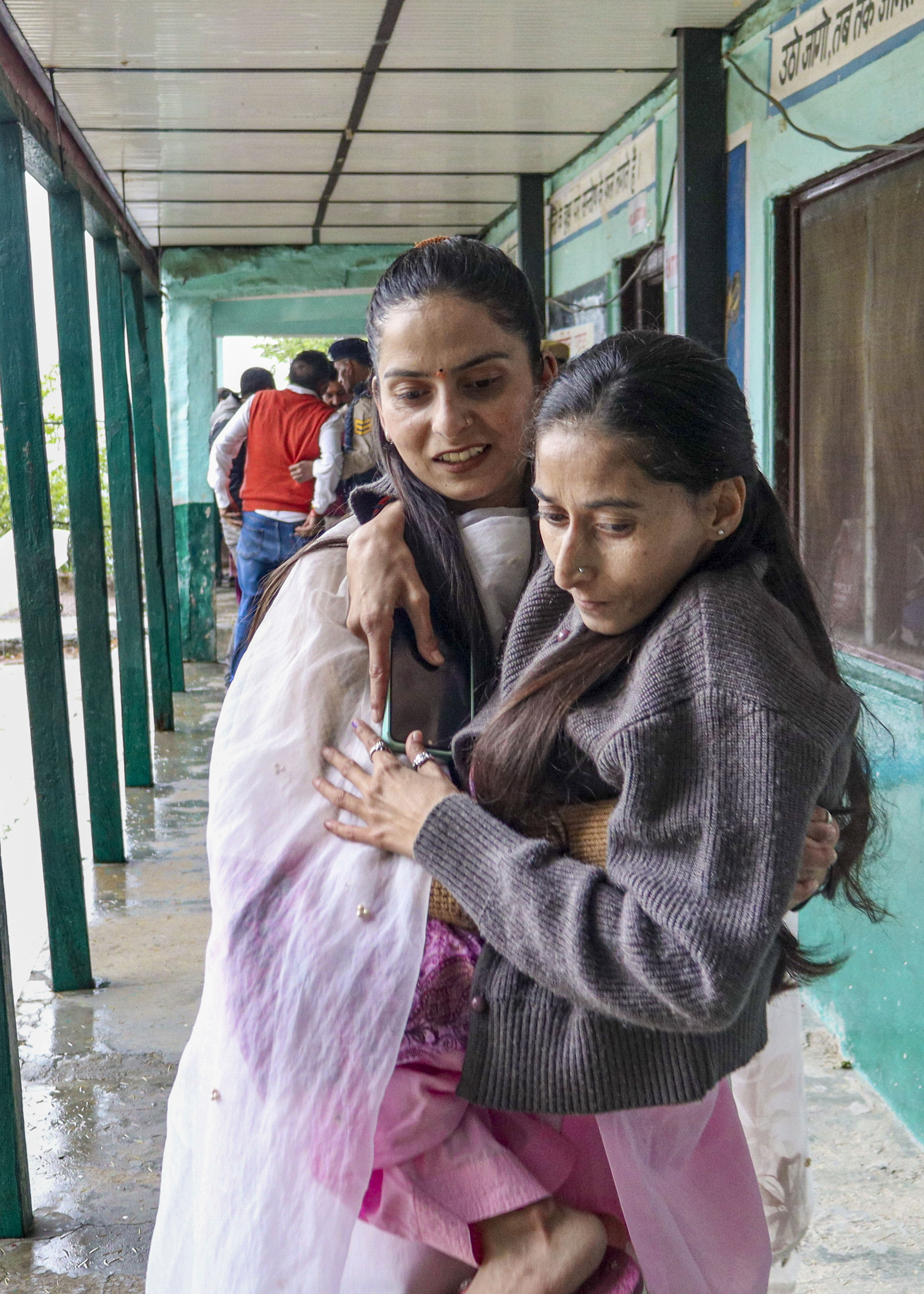 Himachal panchayat elections: Rain fails to dampen voter enthusiasm ...