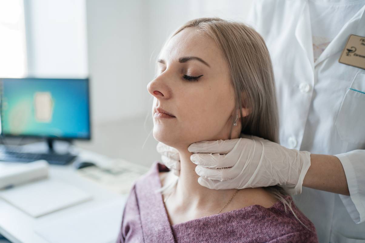 Travel warning issued to Brits over highly contagious 'bull-neck' virus ...