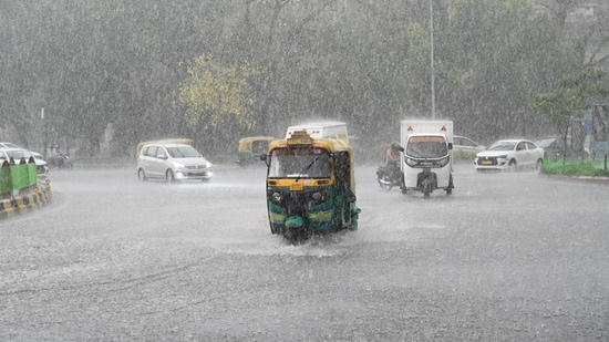Delhi, Ghaziabad on IMD red alert for severe thunder, dust storm; rain ...