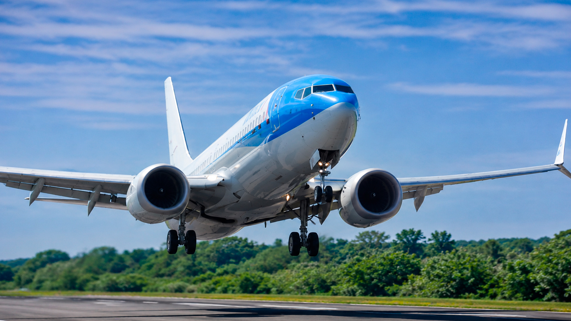 High speed landing approach caught on camera