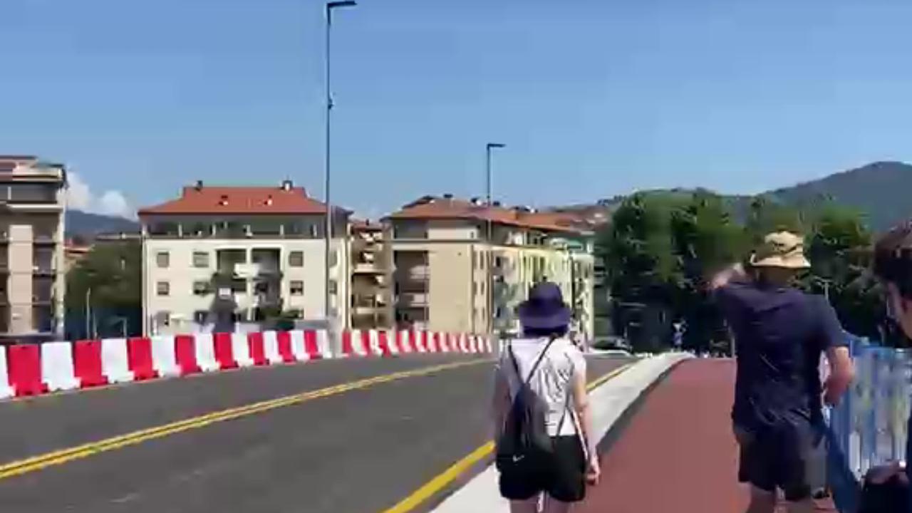 Firenze, ecco il nuovo ponte Nencioni: Giani, Funaro e Giorgio tagliano ...