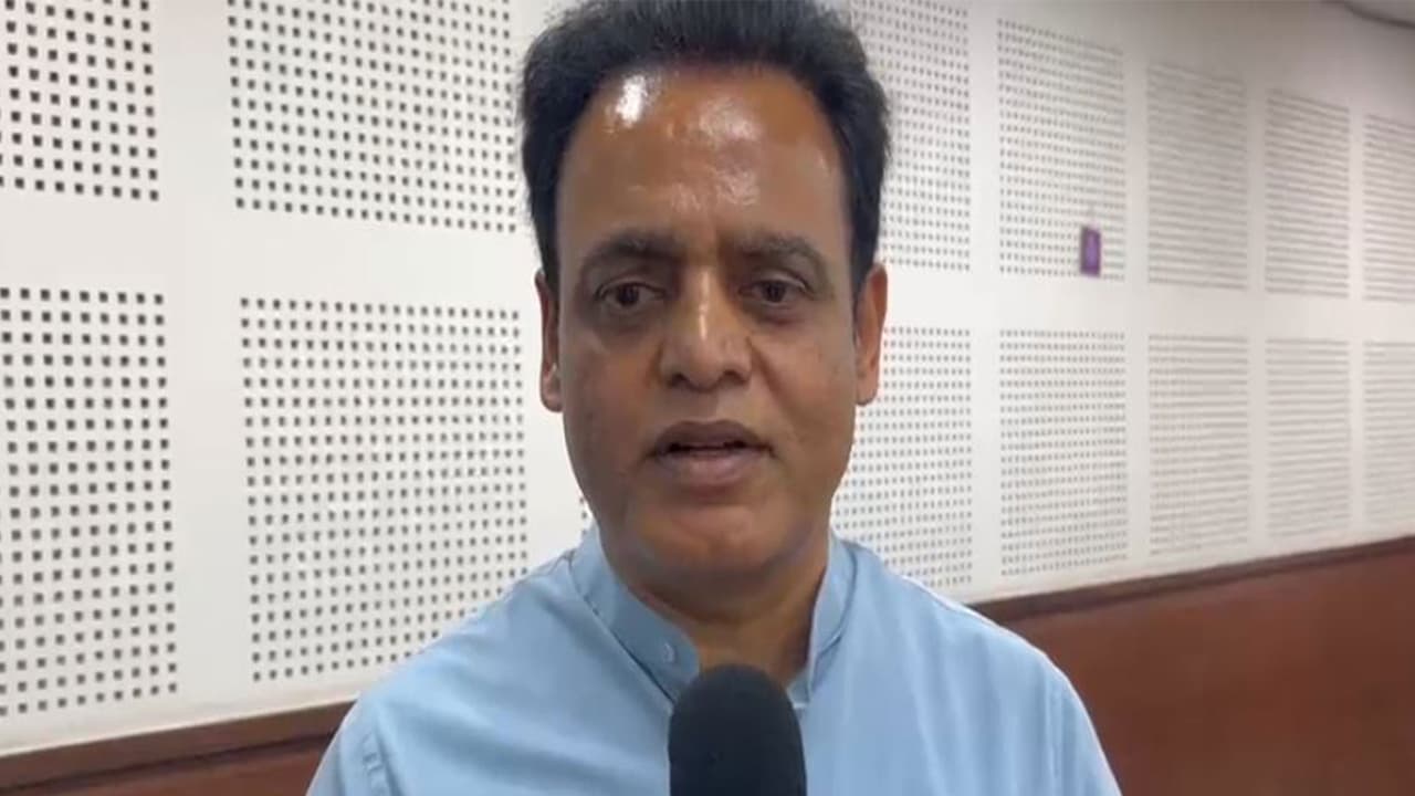 BJP slams 'corrupt' Congress govt in Karnataka, calls it non-performing