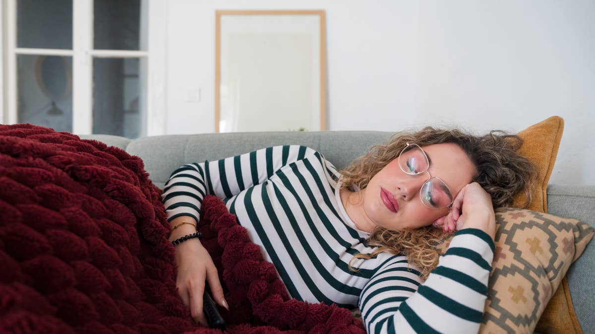 7 key traits of people who rely on TV to fall asleep, according to a ...