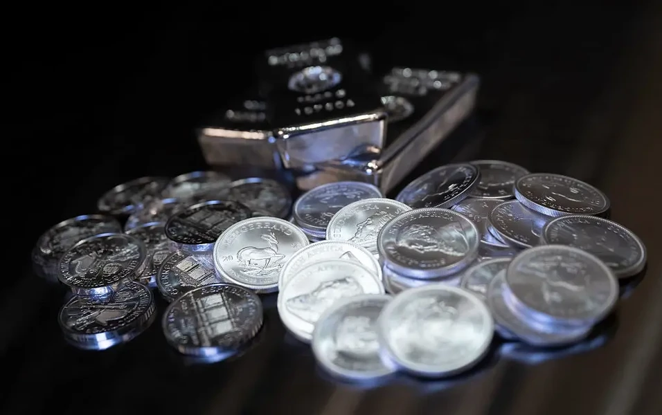 Singapore launches US dollar silver futures to challenge COMEX