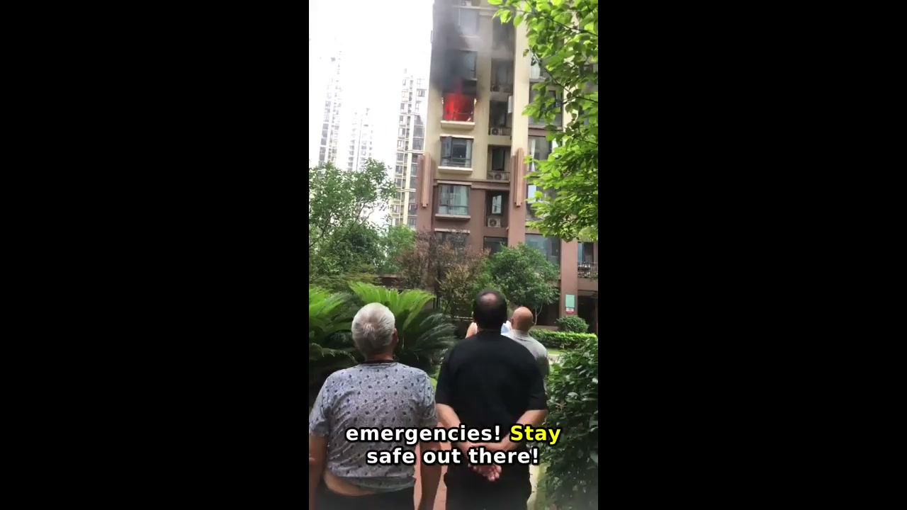 Blazing fire hits high-rise apartment in Changsha