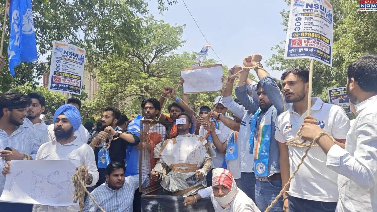 NSUI protests CBSE's on-screen marking system at headquarters, demands ...