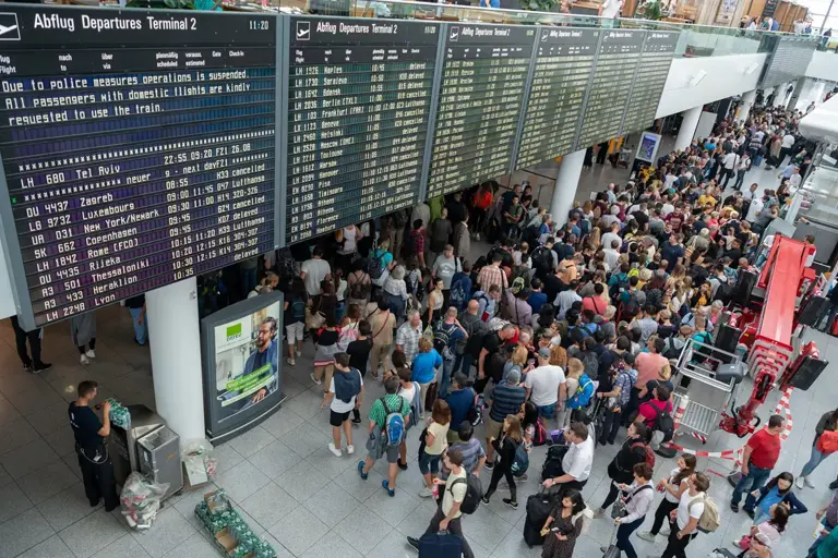 Chiuso e poi riaperto l’aeroporto di Monaco di Baviera per l ...
