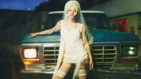 Mon Laferte anuncia nuevo álbum: "Femme Fatale Vol. 2"