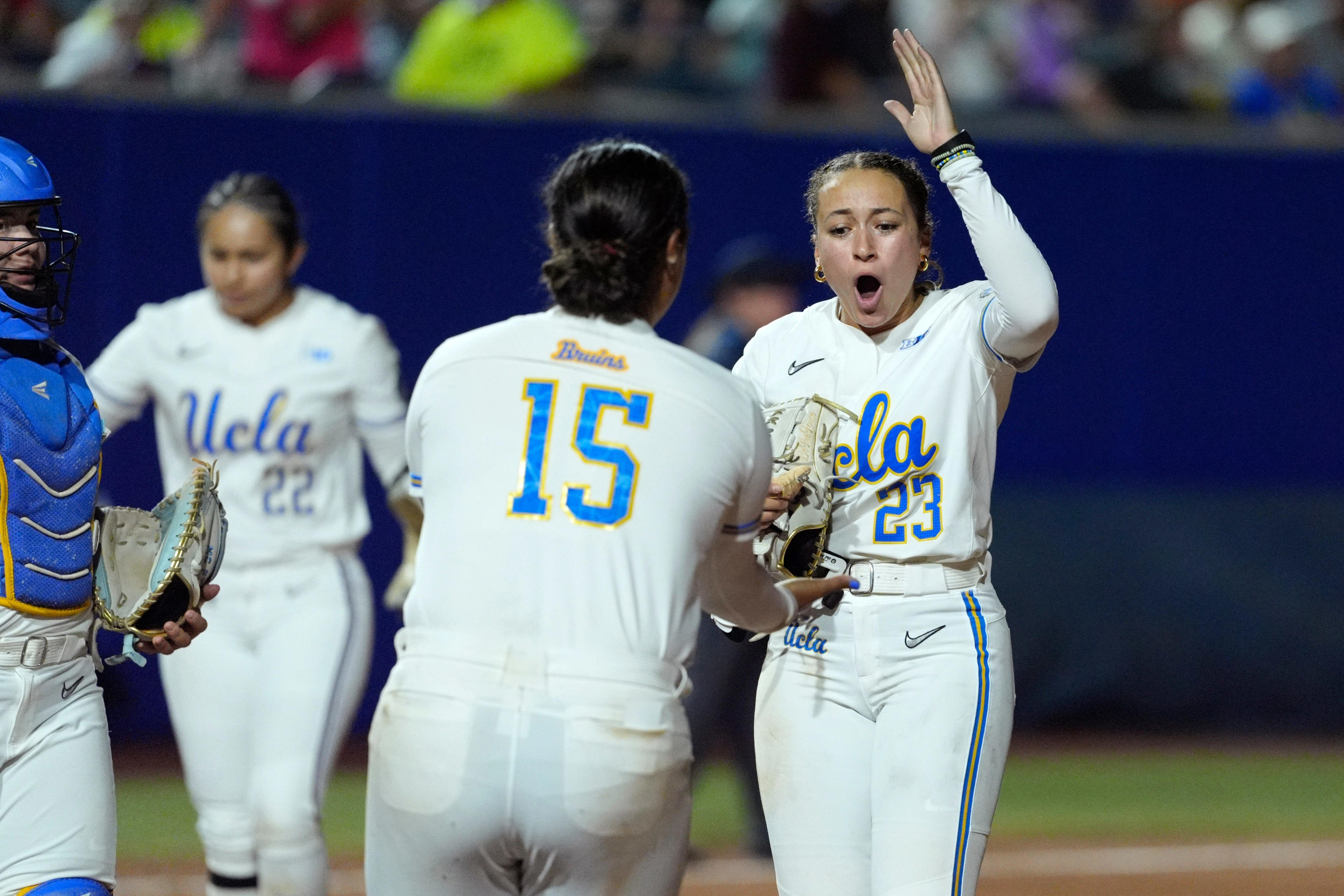 UCLA softball vs Arkansas highlights: Megan Grant, Bruins eliminate ...