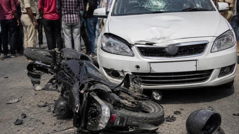 Cop’s wife driving car runs over 2 in UP's Dubagga