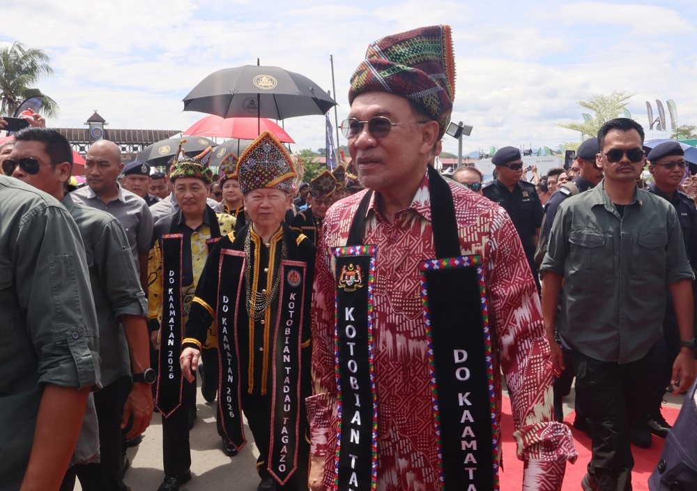 Anwar announces RM1.5b interim grant for Sabah while 40pc entitlement ...