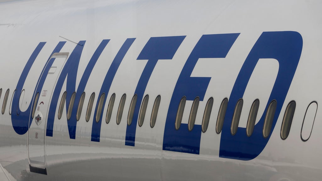 United Airlines flight from Chicago to Minneapolis diverts to Wisconsin ...