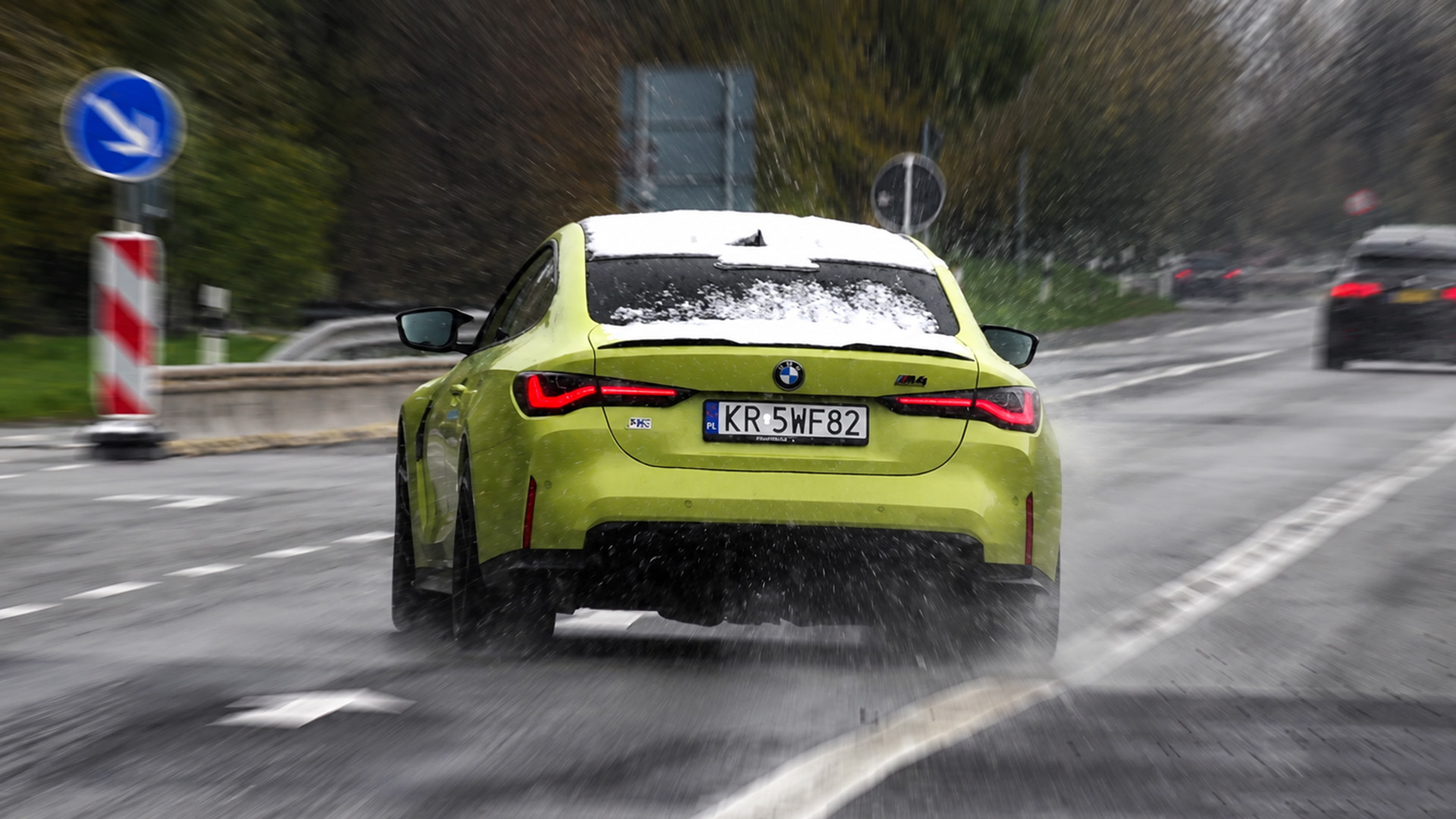 BMW M4 Competition verliert auf glatter Straße fast die Kontrolle