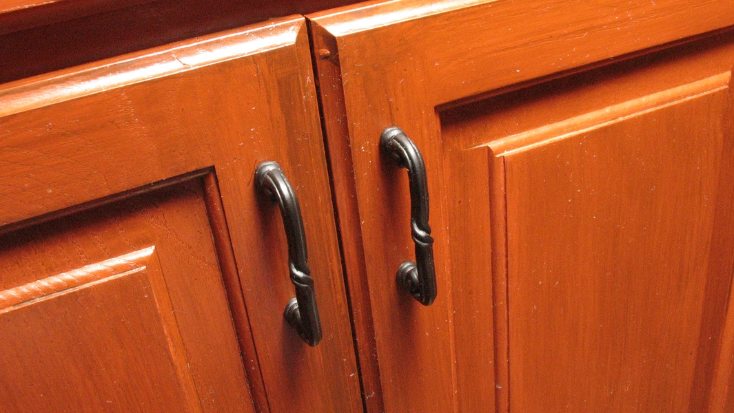 Small cabinet hardware swaps that transform your kitchen