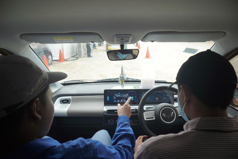 Setel kaca spion mobil untuk pemula, begini lho cara gampangnya