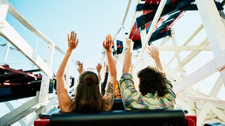 6 Rekorde, 140 km/h, 94 Meter hoch: Neue Mega-Achterbahn in den USA ...
