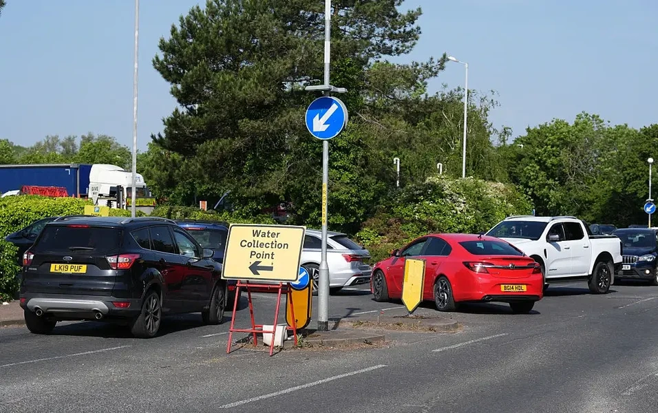 Thames Water urges hosepipe halt after record May heatwave