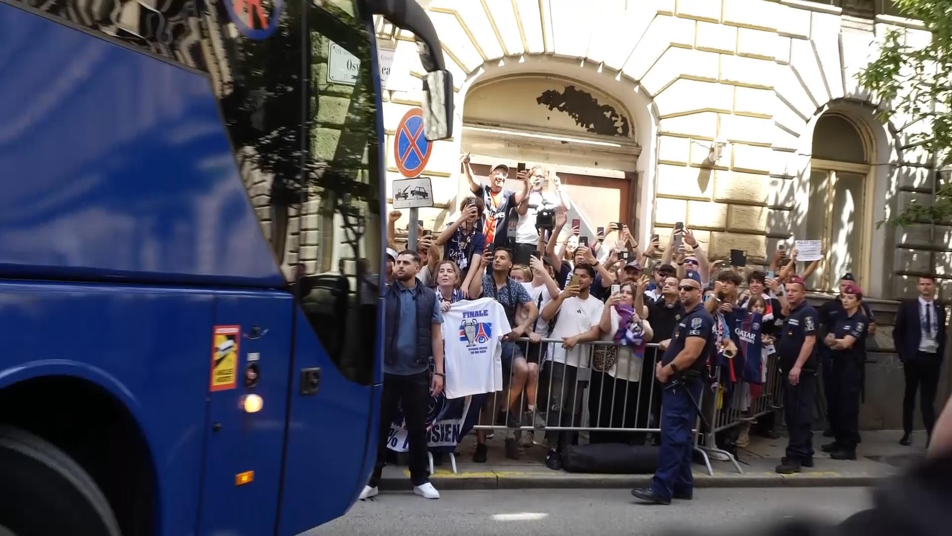PSG all set for matchday! Hotel arrival, training and media complete ...