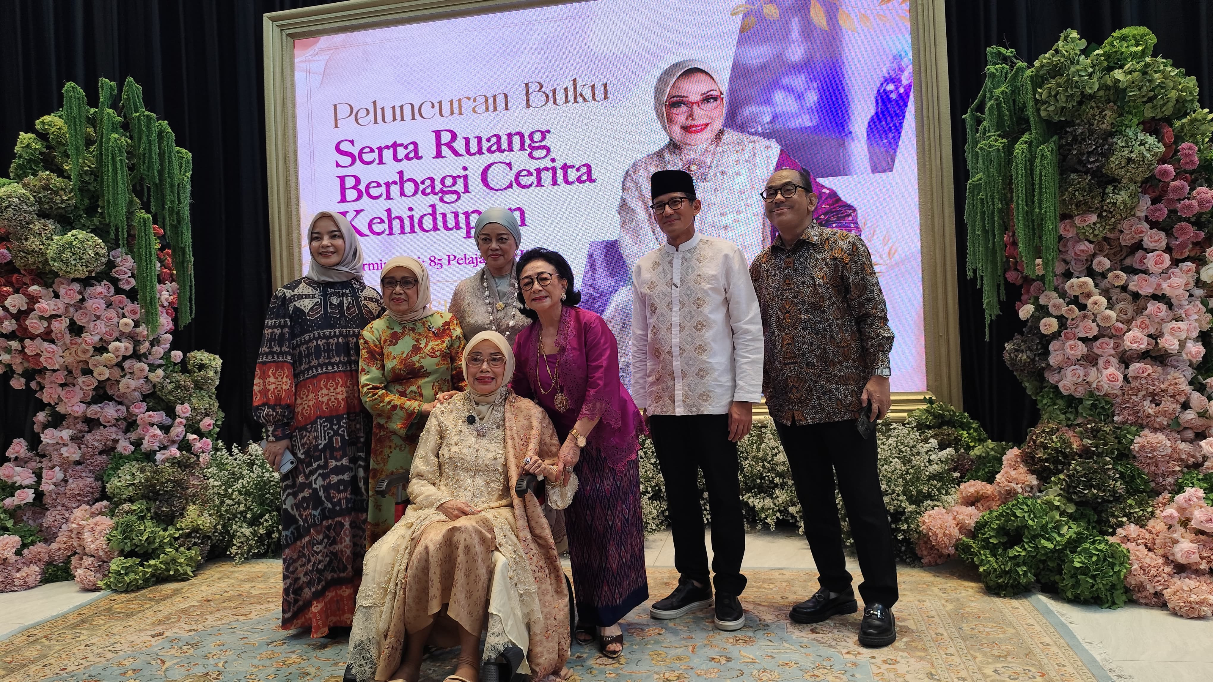 Perayaan 85 tahun, Ibu Sandiaga Uno rilis buku Cermin Diri