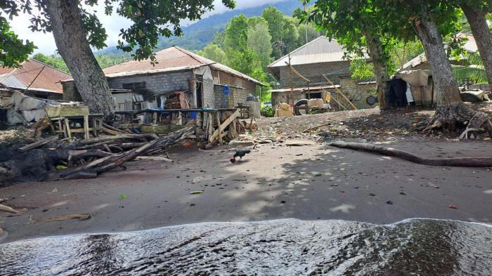 Saksi kata: Warga pesisir Rua Ternate di ambang tenggelam, abrasi kian ...