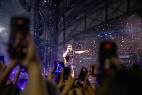 Revivez en images le concert XXL de Jul au stade Vélodrome de Marseille