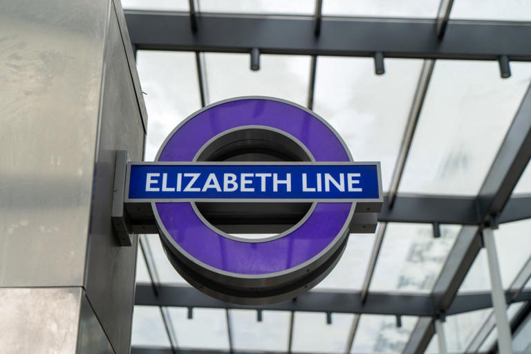 Burst pipe closes Elizabeth line between London and Heathrow