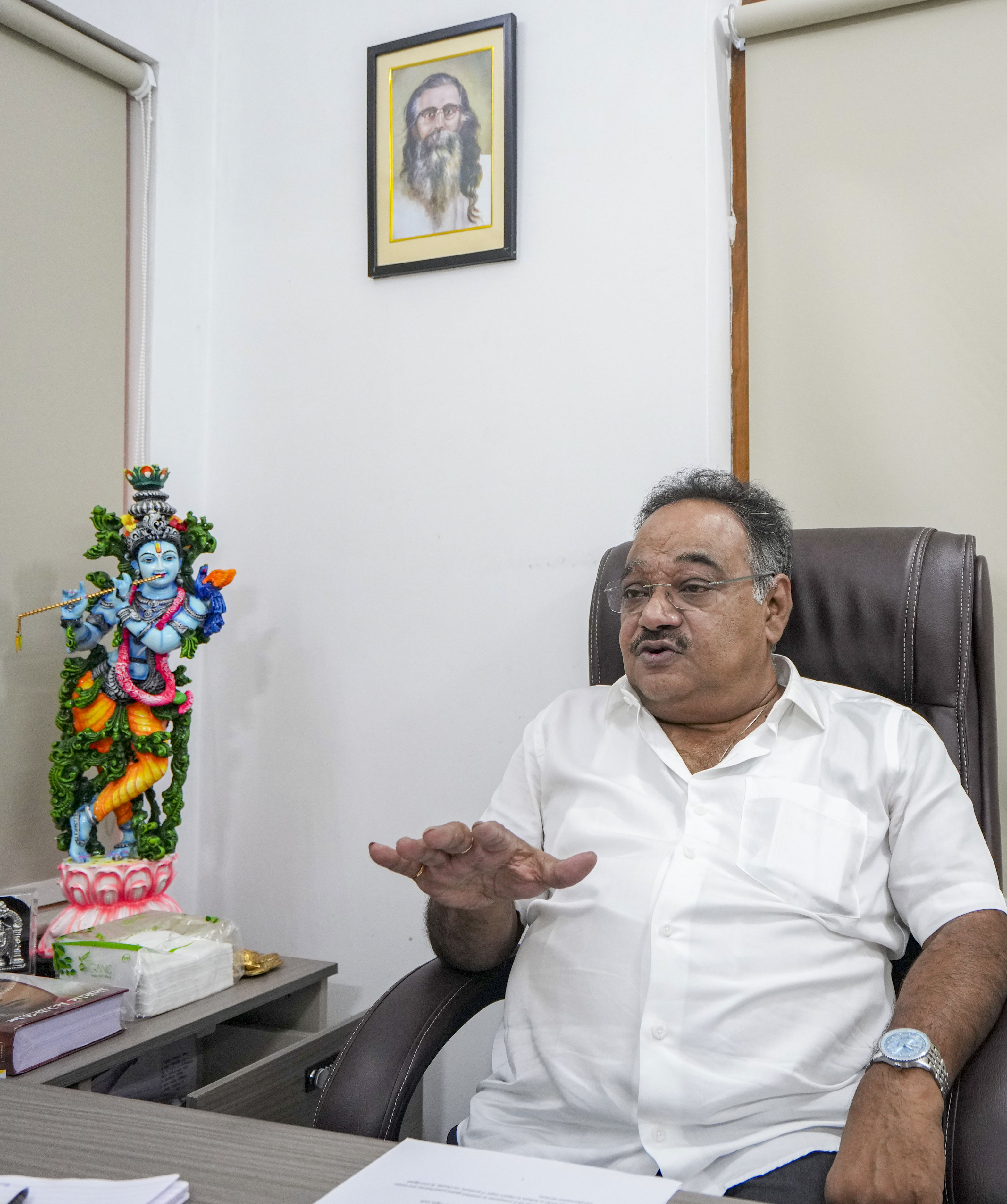 Several TMC lawmakers in touch, but no induction right now: Bengal BJP ...