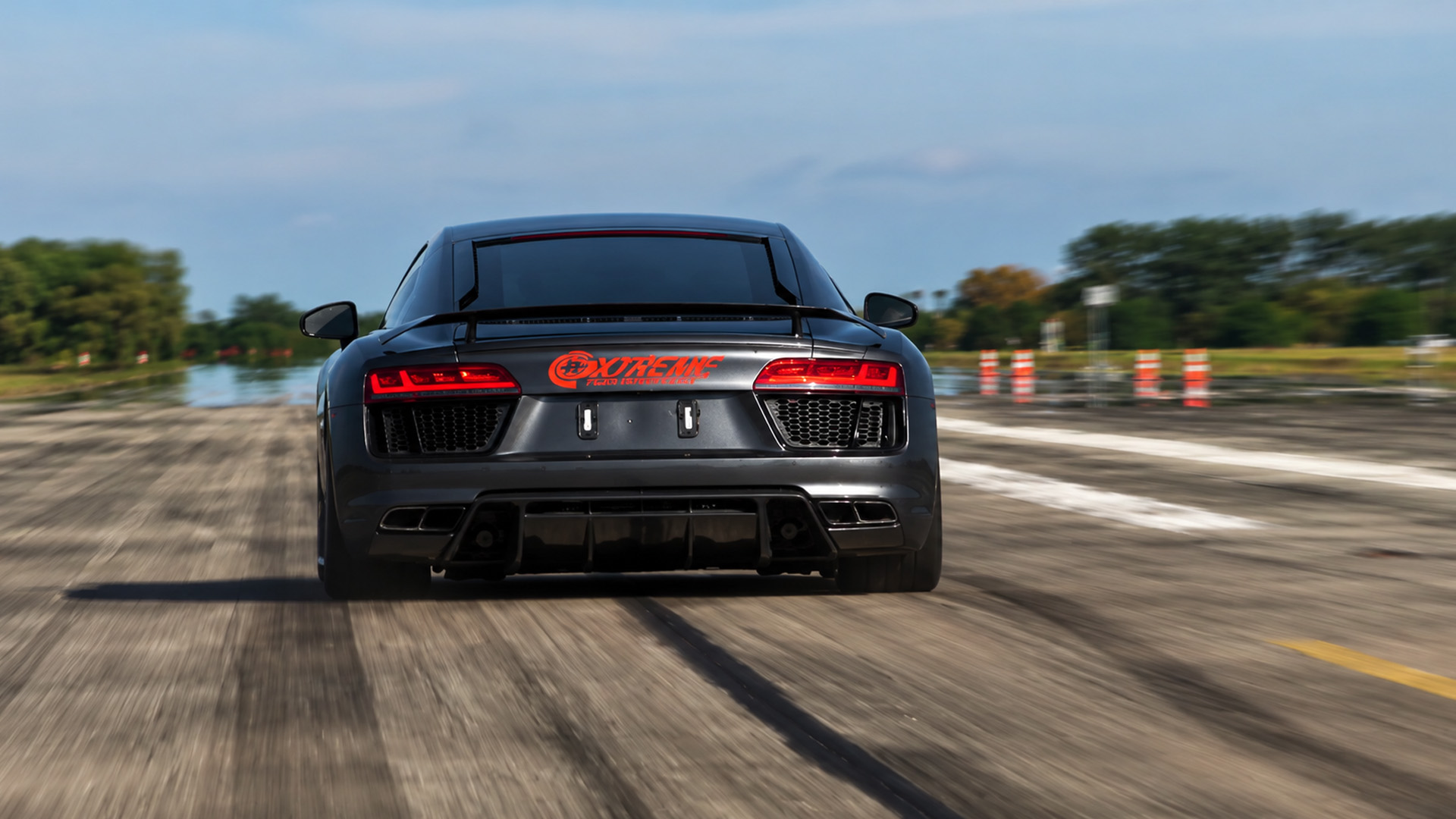 Modified Audi R8 hits top speed in seconds on straight line