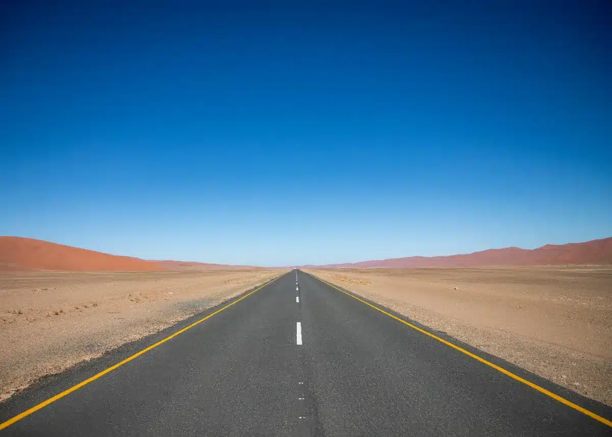 Cette route australienne est si droite que les conducteurs s’endorment ...