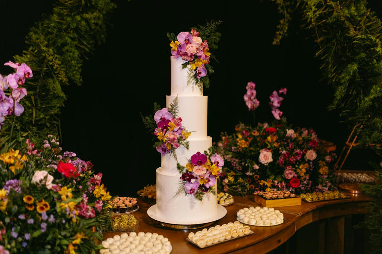 Deranged woman's sick obsession with son's wedding cake turns bakery ...