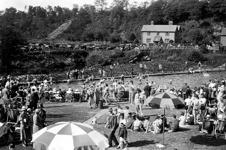 The lost open-air pools people in Greater Manchester once had on their ...