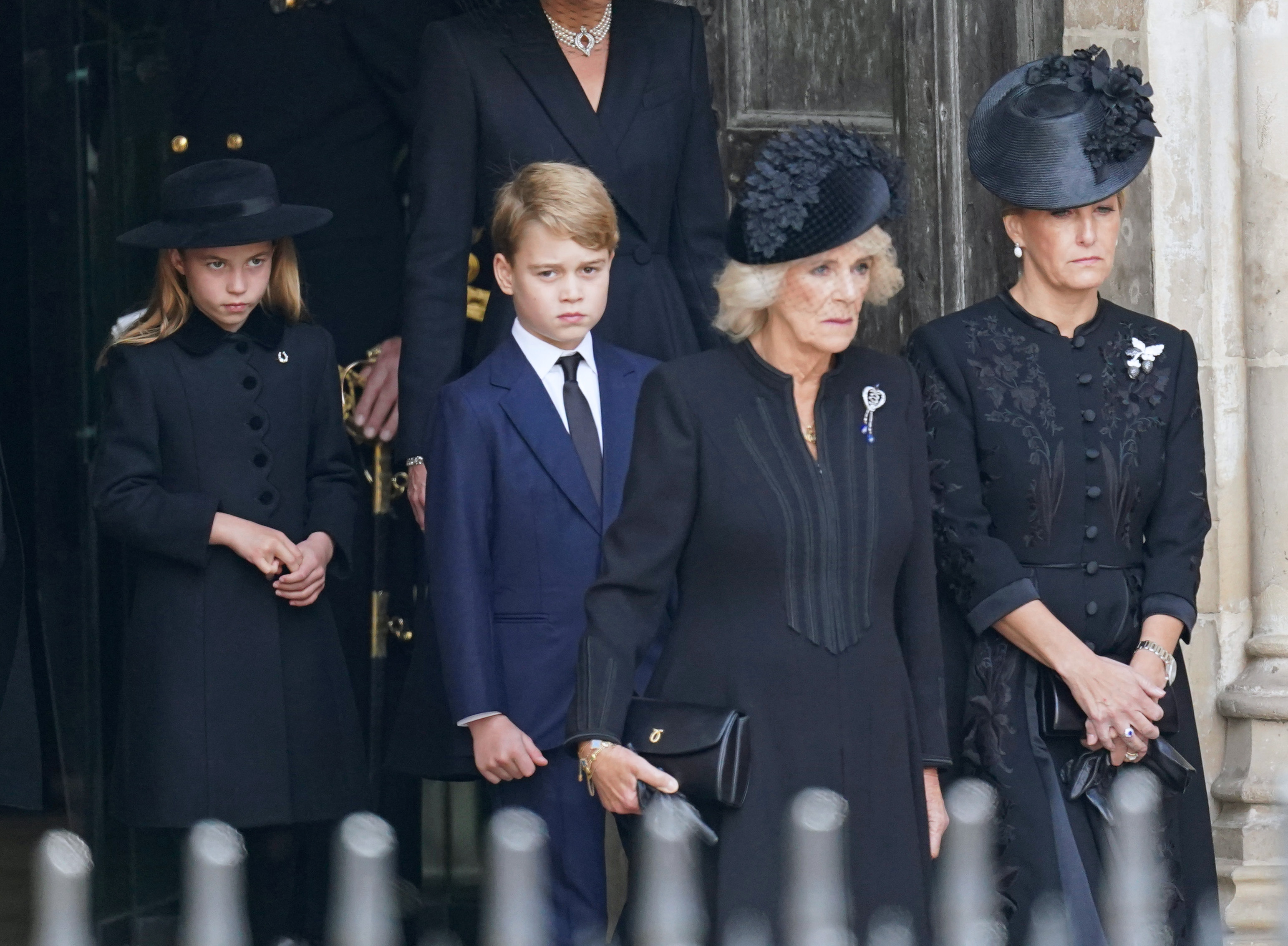 Op het ergste voorbereid: waarom royals nooit reizen zonder zwarte outfit