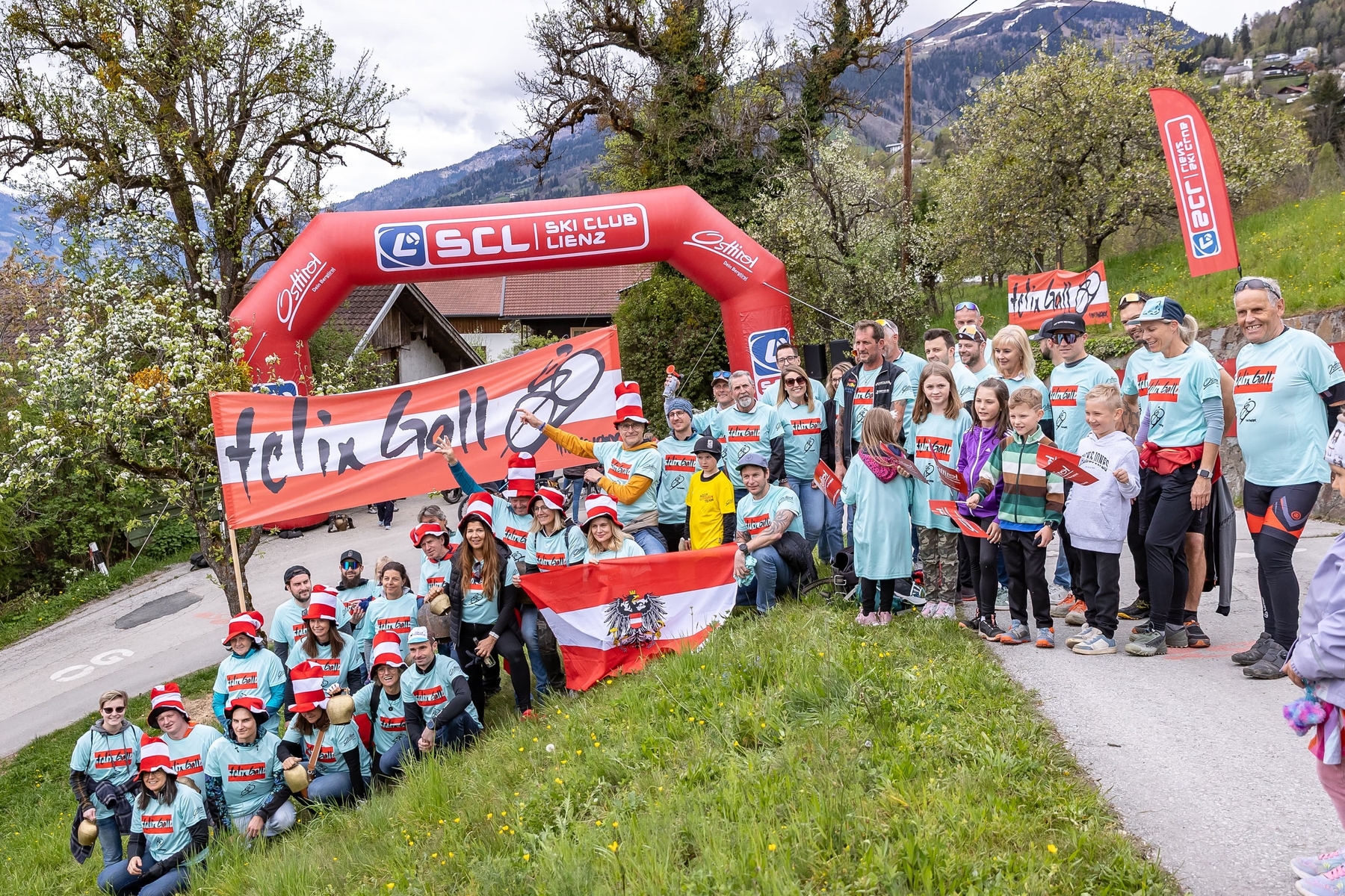 Mit großer Unterstützung: Felix Gall ist beim Giro auf Podiumskurs