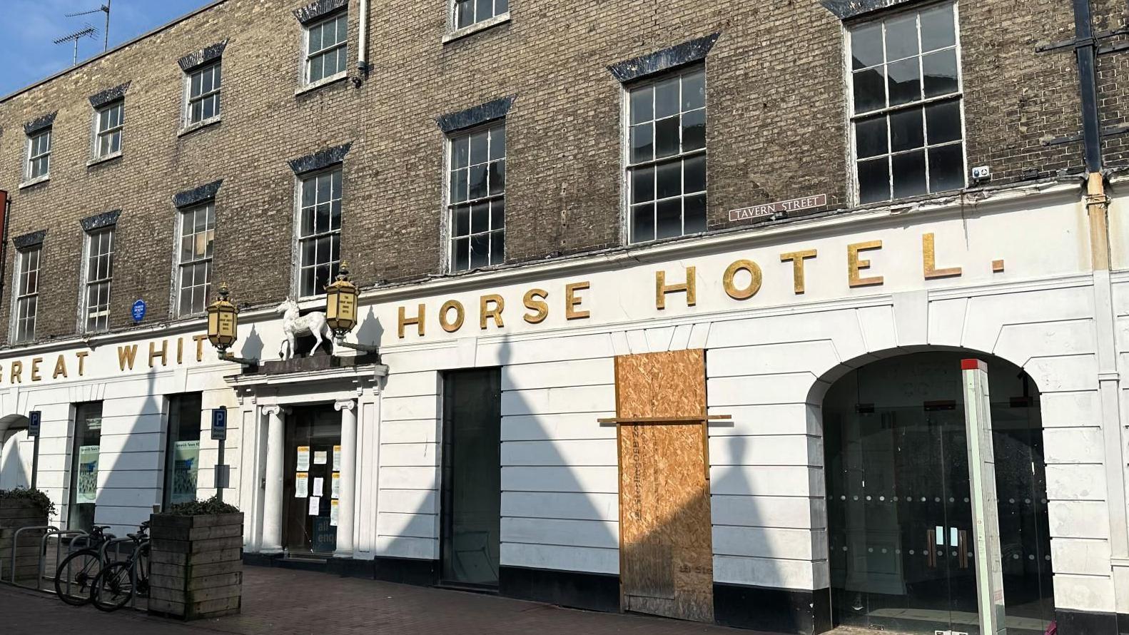 Hotel that hosted famous names could become flats