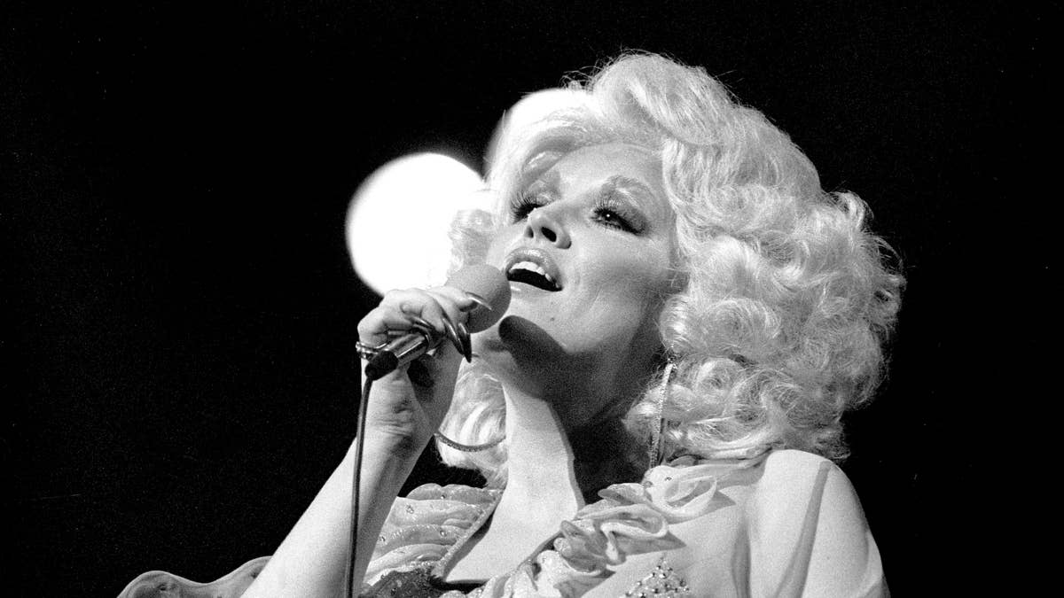 How a laundromat encounter sparked Dolly Parton’s 60-year marriage to ...