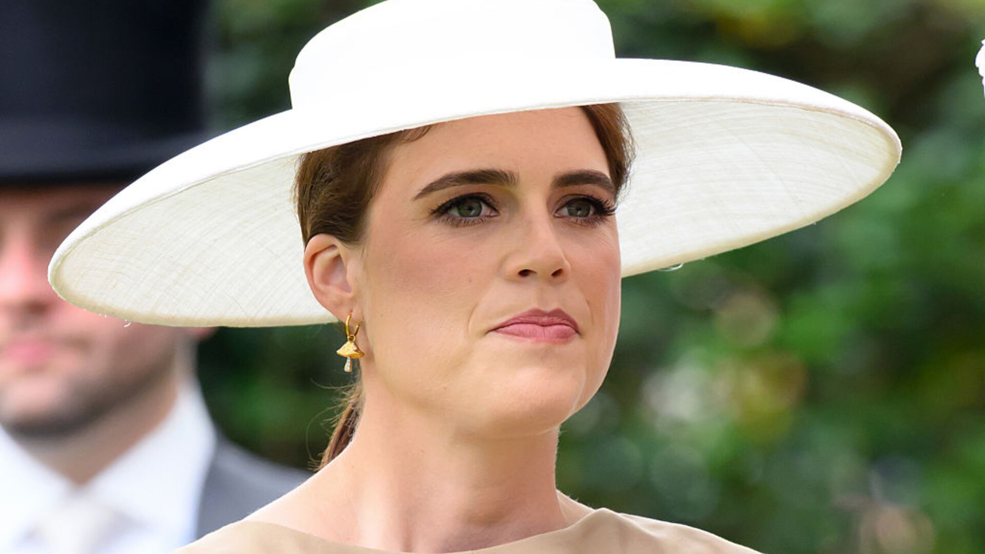 Eugenie verlässt still & heimlich ihre Rolle bei Charles' Stiftung