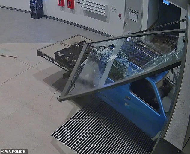 Wild moment thieves steal an ATM after ramming a ute through the doors ...