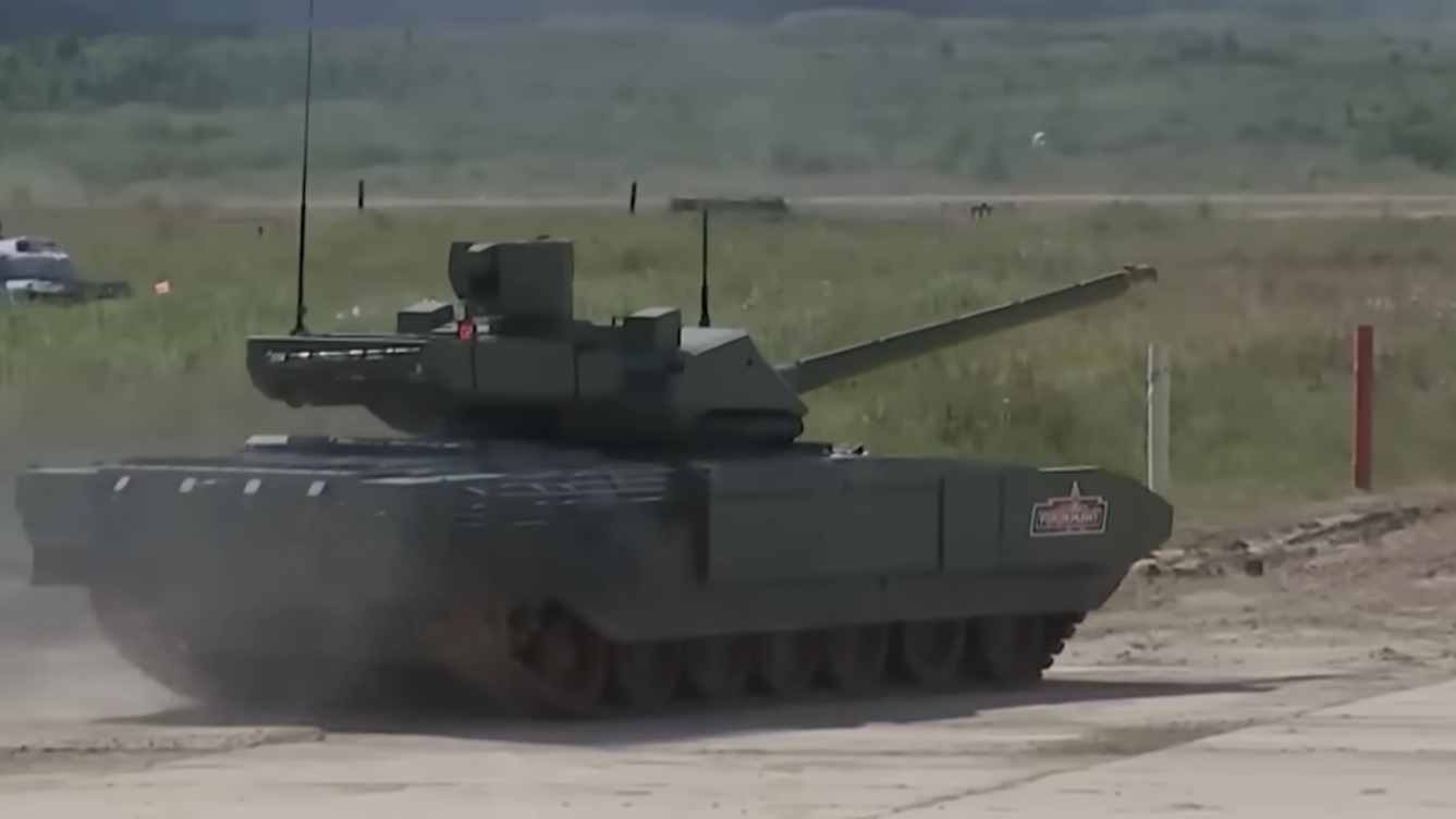 Schau, was passiert, wenn der Armata seine Kanone abfeuert